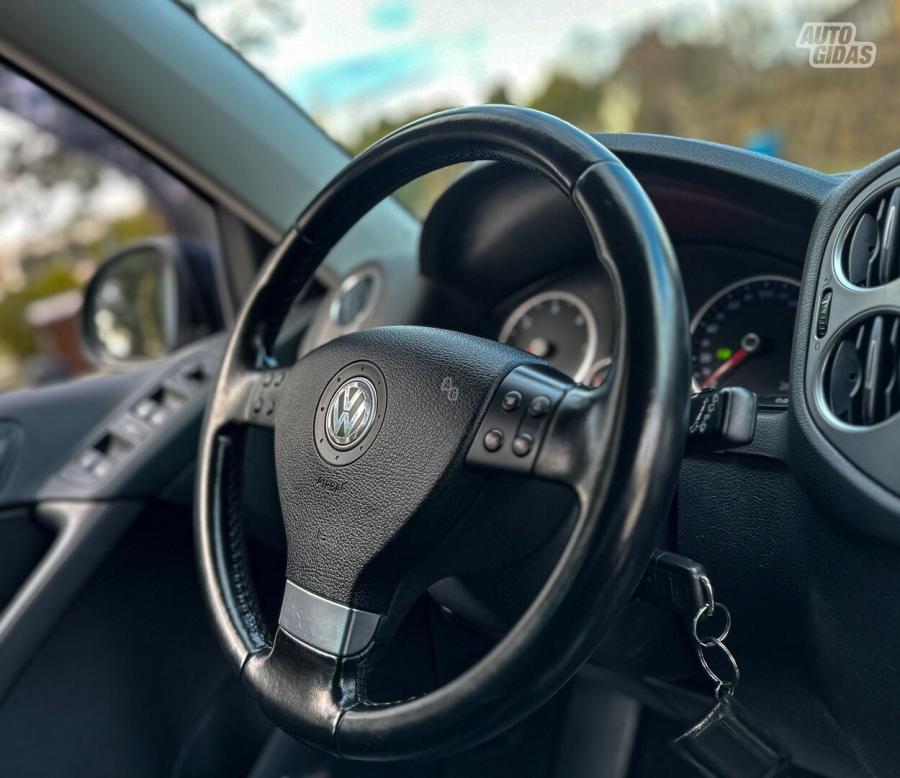 Melns Volkswagen Tiguan 2010 Kauņa, ar dzinēja tilpumu 2.00 L un nobraukumu 224 tūkst. km par 6850 €, foto 31 vietnē AUTOMOTO.COM.LV