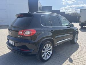 Black Volkswagen Tiguan 2010 in Kaunas, with an engine capacity of 2.00 L and mileage of 230 thousand km for 6950 €, photo 4 on AUTOMOTO.COM.LV