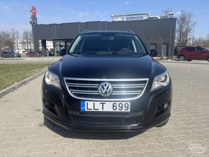Black Volkswagen Tiguan 2010 in Kaunas, with an engine capacity of 2.00 L and mileage of 230 thousand km for 6950 €, photo 9 on AUTOMOTO.COM.LV
