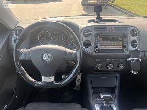 Black Volkswagen Tiguan 2010 in Kaunas, with an engine capacity of 2.00 L and mileage of 230 thousand km for 6950 €, photo 13 on AUTOMOTO.COM.LV