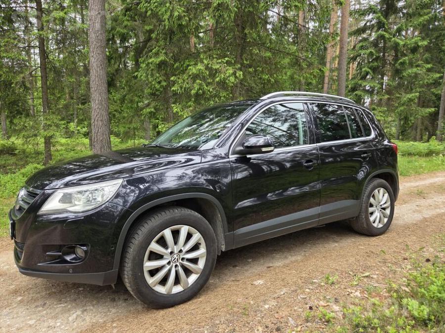 Melns Volkswagen Tiguan 2010 Rīga, ar dzinēja tilpumu 2.00 L un nobraukumu 236 tūkst. km par 5400 €, foto 1 vietnē AUTOMOTO.COM.LV