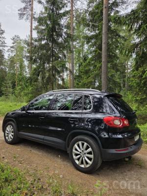 Melns Volkswagen Tiguan 2010 Rīga, ar dzinēja tilpumu 2.00 L un nobraukumu 236 tūkst. km par 5400 €, foto 3 vietnē AUTOMOTO.COM.LV