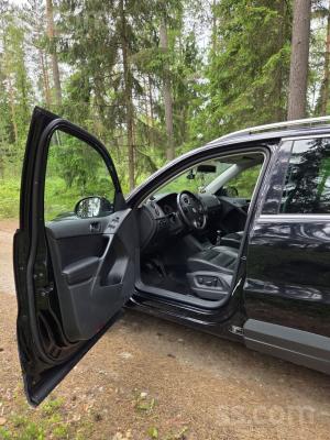 Melns Volkswagen Tiguan 2010 Rīga, ar dzinēja tilpumu 2.00 L un nobraukumu 236 tūkst. km par 5400 €, foto 8 vietnē AUTOMOTO.COM.LV