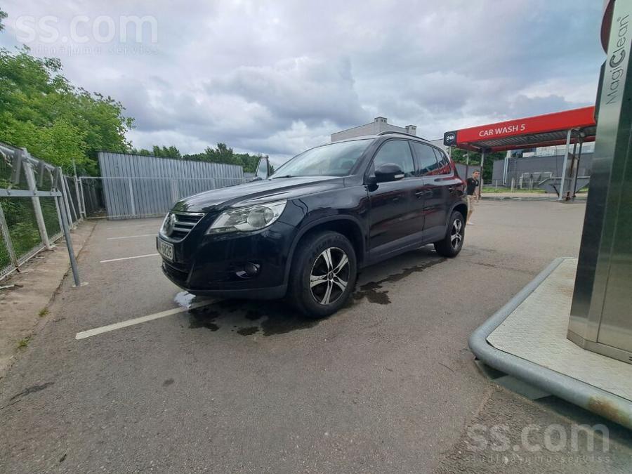 Melns Volkswagen Tiguan 2010 Daugavpils, ar dzinēja tilpumu 1.40 L un nobraukumu 447 tūkst. km par 3850 €, foto 1 vietnē AUTOMOTO.COM.LV