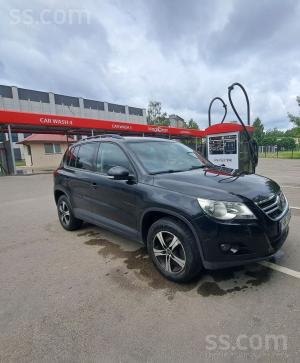 Melns Volkswagen Tiguan 2010 Daugavpils, ar dzinēja tilpumu 1.40 L un nobraukumu 447 tūkst. km par 3850 €, foto 4 vietnē AUTOMOTO.COM.LV
