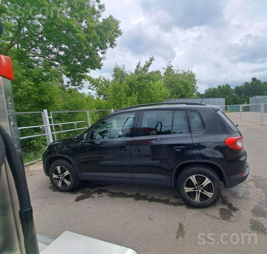 Melns Volkswagen Tiguan 2010 Daugavpils, ar dzinēja tilpumu 1.40 L un nobraukumu 447 tūkst. km par 3850 €, foto 6 vietnē AUTOMOTO.COM.LV