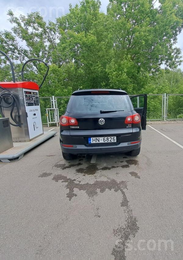 Black Volkswagen Tiguan 2010 in Daugavpils, with an engine capacity of 1.40 L and mileage of 447 thousand km for 3850 €, photo 8 on AUTOMOTO.COM.LV