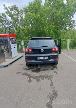 Melns Volkswagen Tiguan 2010 Daugavpils, ar dzinēja tilpumu 1.40 L un nobraukumu 447 tūkst. km par 3850 €, foto 9 vietnē AUTOMOTO.COM.LV