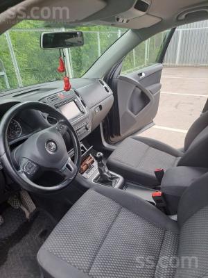 Melns Volkswagen Tiguan 2010 Daugavpils, ar dzinēja tilpumu 1.40 L un nobraukumu 447 tūkst. km par 3850 €, foto 10 vietnē AUTOMOTO.COM.LV