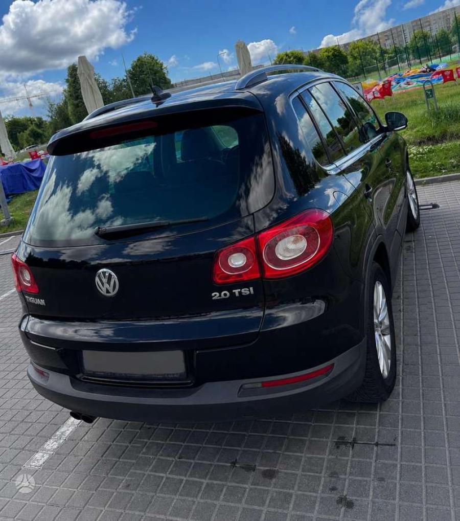 Black Volkswagen Tiguan 2010 in Vilnius, with an engine capacity of 1.98 L and mileage of 281 thousand km for 5500 €, photo 4 on AUTOMOTO.COM.LV