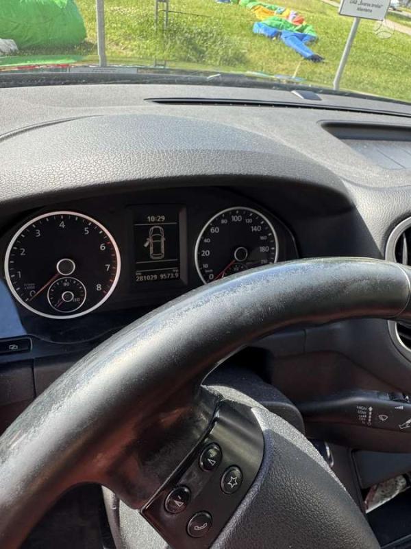 Melns Volkswagen Tiguan 2010 Viļņa, ar dzinēja tilpumu 1.98 L un nobraukumu 281 tūkst. km par 5500 €, foto 8 vietnē AUTOMOTO.COM.LV