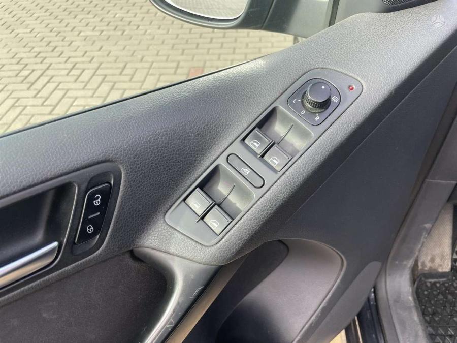 Melns Volkswagen Tiguan 2010 Kauņa, ar dzinēja tilpumu 1.97 L un nobraukumu 337 tūkst. km par 3100 €, foto 13 vietnē AUTOMOTO.COM.LV