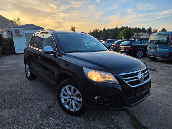 Melns Volkswagen Tiguan 2010 Utena, ar dzinēja tilpumu 1.97 L un nobraukumu 380 tūkst. km par 2490 €, foto 1 vietnē AUTOMOTO.COM.LV
