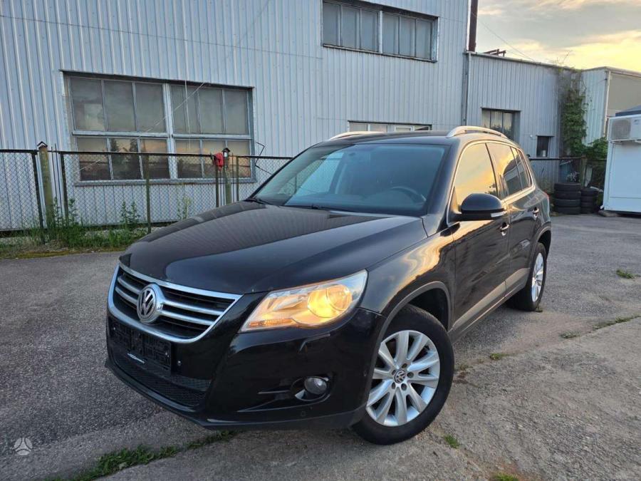 Melns Volkswagen Tiguan 2010 Utena, ar dzinēja tilpumu 1.97 L un nobraukumu 380 tūkst. km par 2490 €, foto 3 vietnē AUTOMOTO.COM.LV