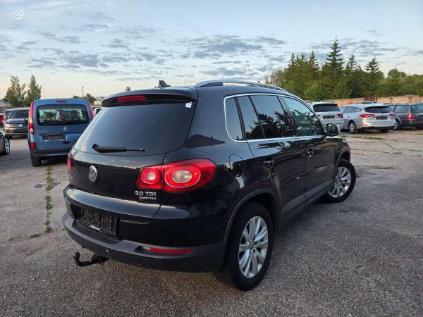 Melns Volkswagen Tiguan 2010 Utena, ar dzinēja tilpumu 1.97 L un nobraukumu 380 tūkst. km par 2490 €, foto 7 vietnē AUTOMOTO.COM.LV