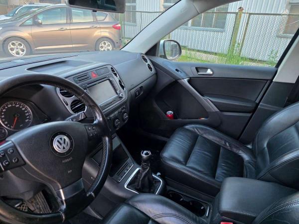Melns Volkswagen Tiguan 2010 Utena, ar dzinēja tilpumu 1.97 L un nobraukumu 380 tūkst. km par 2490 €, foto 9 vietnē AUTOMOTO.COM.LV