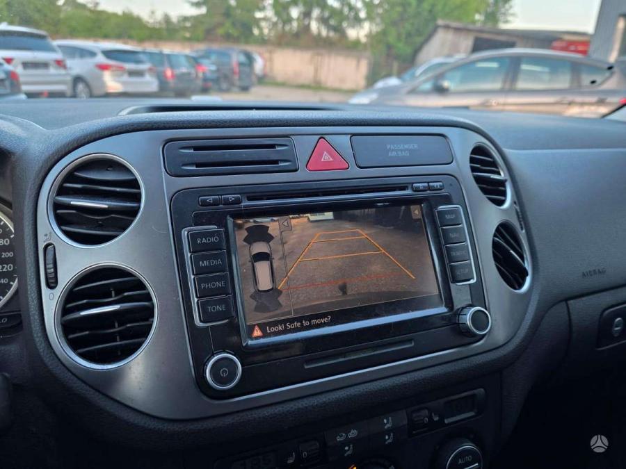 Melns Volkswagen Tiguan 2010 Utena, ar dzinēja tilpumu 1.97 L un nobraukumu 380 tūkst. km par 2490 €, foto 13 vietnē AUTOMOTO.COM.LV