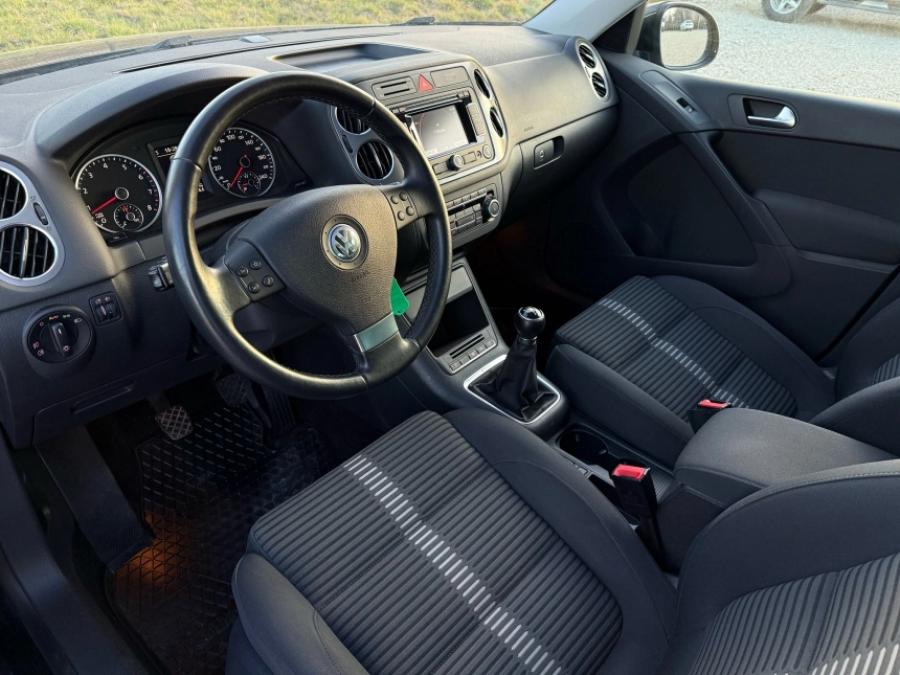 Melns Volkswagen Tiguan 2010 Rīga, ar dzinēja tilpumu 1.40 L un nobraukumu 217 tūkst. km par 6600 €, foto 3 vietnē AUTOMOTO.COM.LV