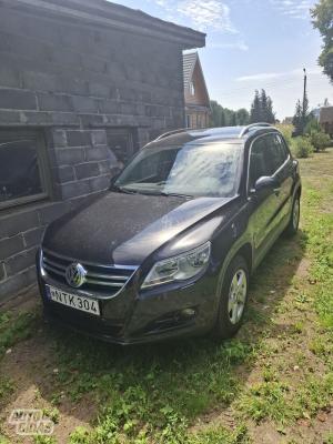 Black Volkswagen Tiguan 2010 in Salcininkai, with an engine capacity of 2.00 L and mileage of 244 thousand km for 5550 €, photo  on AUTOMOTO.COM.LV
