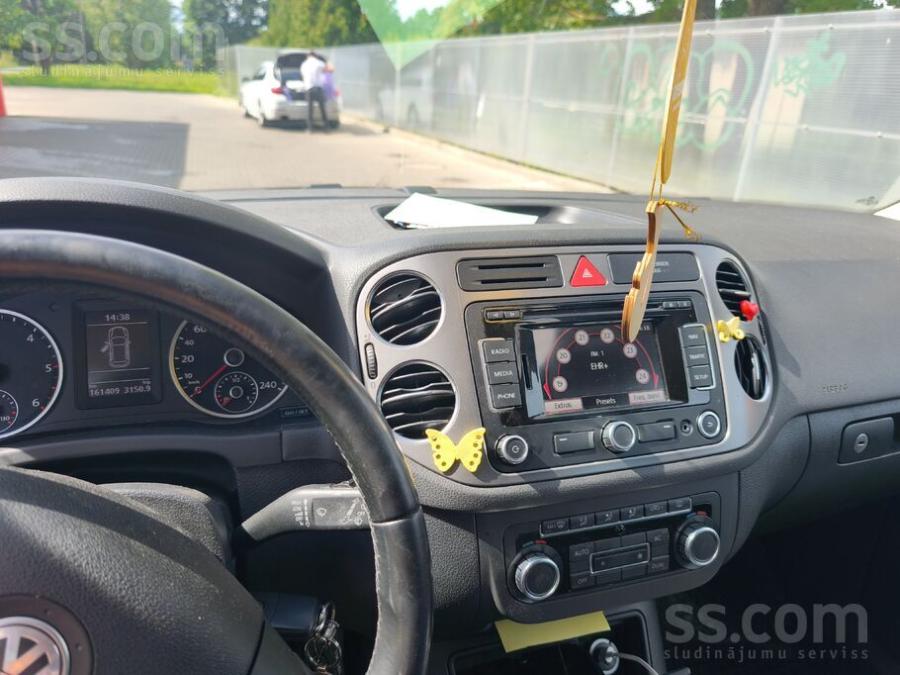 Melns Volkswagen Tiguan 2010 Rīga, ar dzinēja tilpumu 2.00 L un nobraukumu 0 tūkst. km par 7800 €, foto 4 vietnē AUTOMOTO.COM.LV