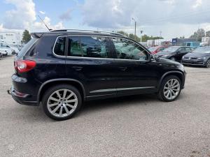 Black Volkswagen Tiguan 2010 in Marijampole, with an engine capacity of 1.97 L and mileage of 276 thousand km for 4950 €, photo 4 on AUTOMOTO.COM.LV