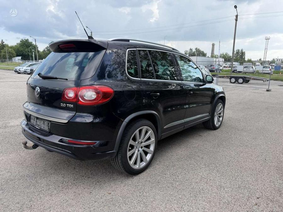 Black Volkswagen Tiguan 2010 in Marijampole, with an engine capacity of 1.97 L and mileage of 276 thousand km for 4950 €, photo 5 on AUTOMOTO.COM.LV