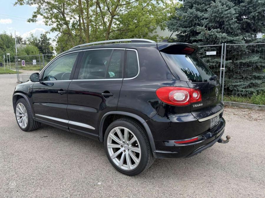 Black Volkswagen Tiguan 2010 in Marijampole, with an engine capacity of 1.97 L and mileage of 276 thousand km for 4950 €, photo 7 on AUTOMOTO.COM.LV