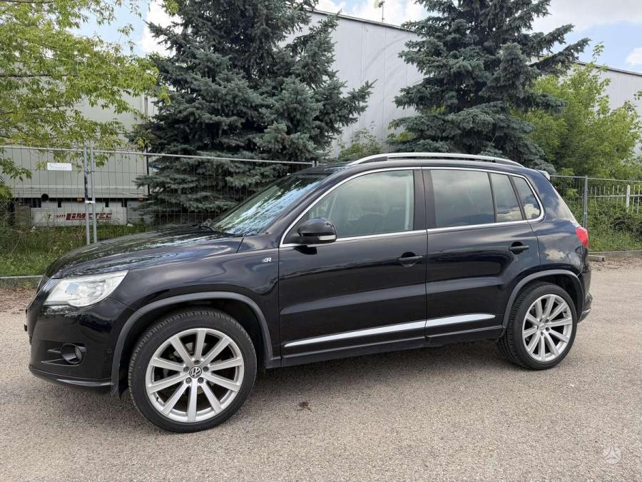 Black Volkswagen Tiguan 2010 in Marijampole, with an engine capacity of 1.97 L and mileage of 276 thousand km for 4950 €, photo 8 on AUTOMOTO.COM.LV