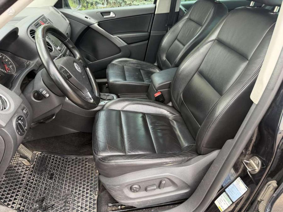 Black Volkswagen Tiguan 2010 in Marijampole, with an engine capacity of 1.97 L and mileage of 276 thousand km for 4950 €, photo 10 on AUTOMOTO.COM.LV