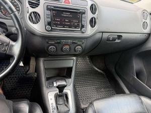 Black Volkswagen Tiguan 2010 in Marijampole, with an engine capacity of 1.97 L and mileage of 276 thousand km for 4950 €, photo 11 on AUTOMOTO.COM.LV