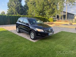 Black Volkswagen Tiguan 2010 in Jelgava, with an engine capacity of 2.00 L and mileage of 260 thousand km for 4100 €, photo  on AUTOMOTO.COM.LV