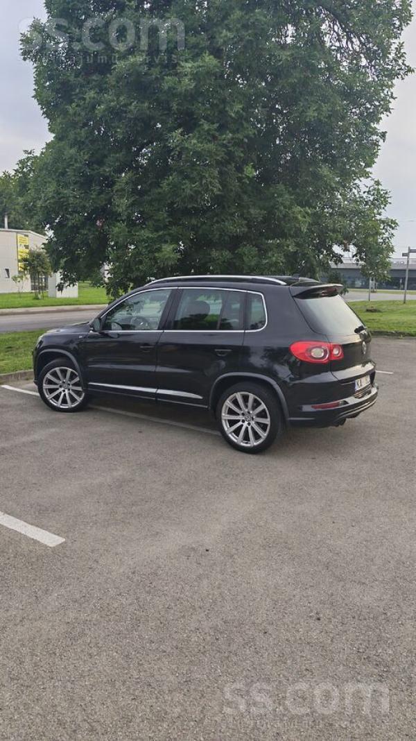 Black Volkswagen Tiguan 2010 in Riga, with an engine capacity of 2.00 L and mileage of 255 thousand km for 7250 €, photo 2 on AUTOMOTO.COM.LV