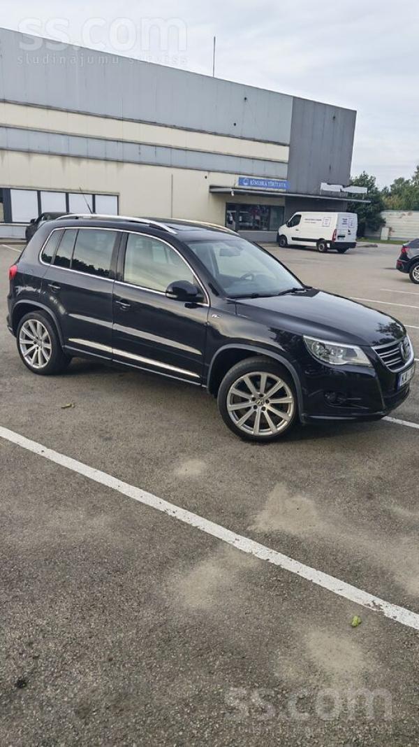 Black Volkswagen Tiguan 2010 in Riga, with an engine capacity of 2.00 L and mileage of 255 thousand km for 7250 €, photo 5 on AUTOMOTO.COM.LV