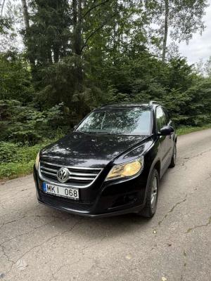 Black Volkswagen Tiguan 2010 in Kaunas, with an engine capacity of 1.97 L and mileage of 299 thousand km for 5700 €, photo  on AUTOMOTO.COM.LV