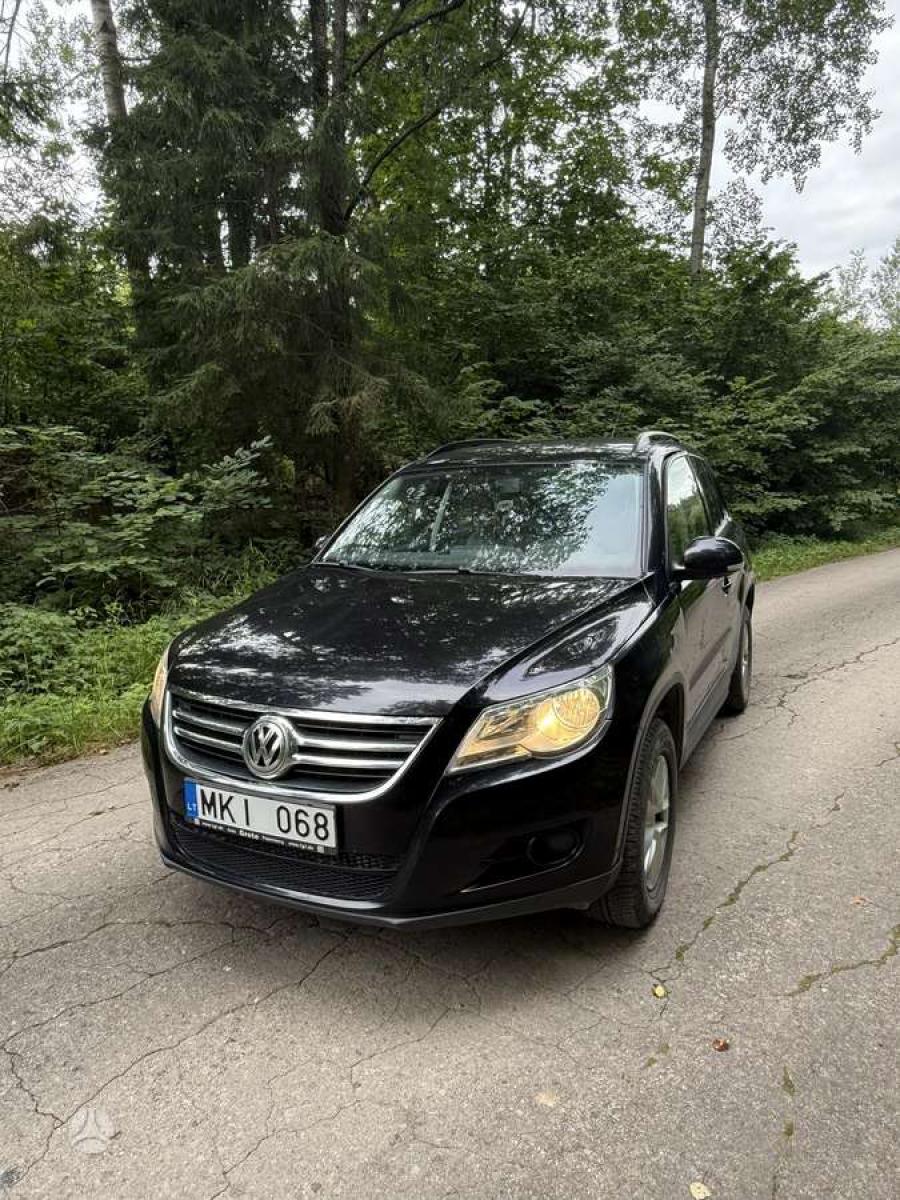 Melns Volkswagen Tiguan 2010 Kauņa, ar dzinēja tilpumu 1.97 L un nobraukumu 299 tūkst. km par 5700 €, foto 1 vietnē AUTOMOTO.COM.LV