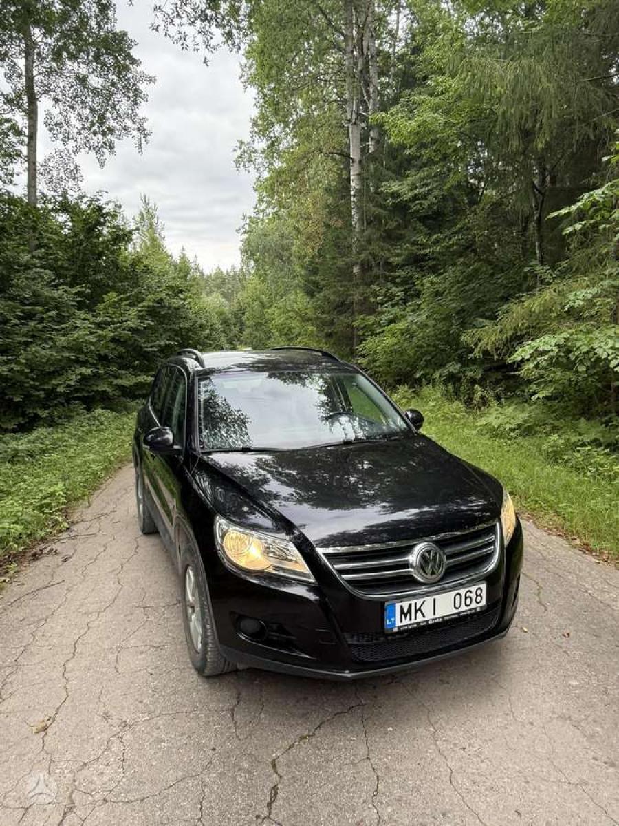 Melns Volkswagen Tiguan 2010 Kauņa, ar dzinēja tilpumu 1.97 L un nobraukumu 299 tūkst. km par 5700 €, foto 3 vietnē AUTOMOTO.COM.LV