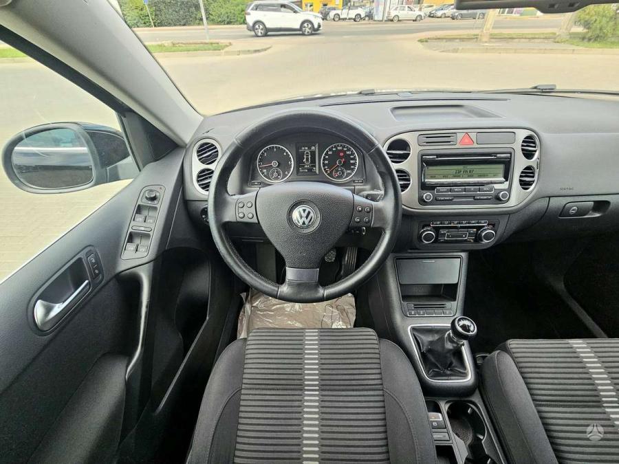 Melns Volkswagen Tiguan 2010 Tauragė, ar dzinēja tilpumu 1.97 L un nobraukumu 255 tūkst. km par 4990 €, foto 9 vietnē AUTOMOTO.COM.LV