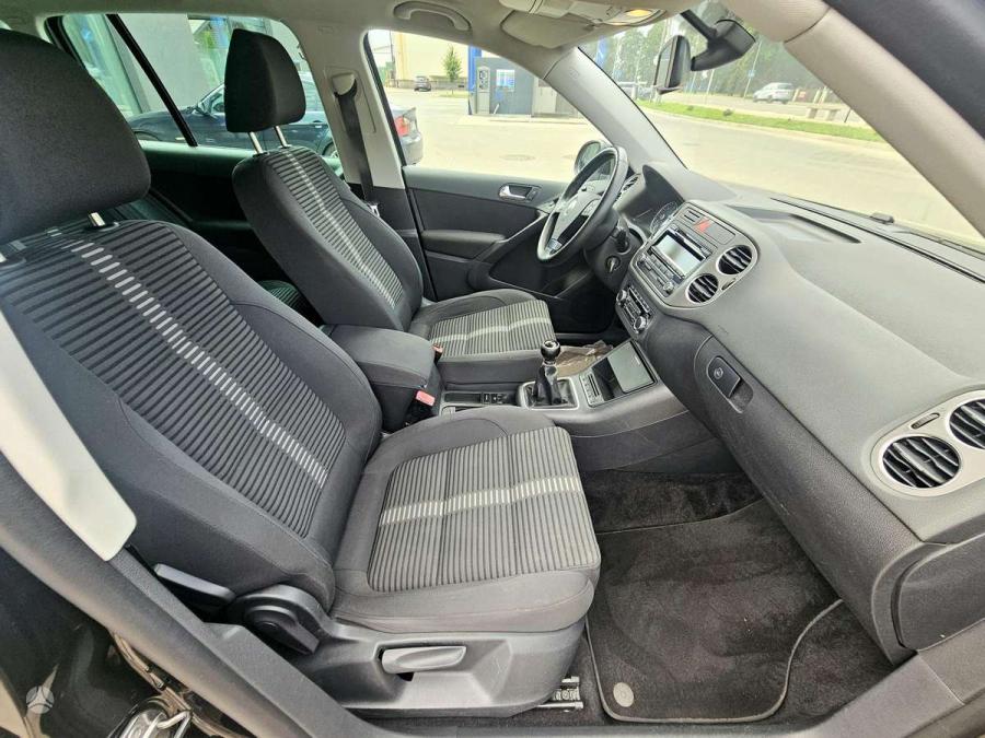 Melns Volkswagen Tiguan 2010 Tauragė, ar dzinēja tilpumu 1.97 L un nobraukumu 255 tūkst. km par 4990 €, foto 11 vietnē AUTOMOTO.COM.LV