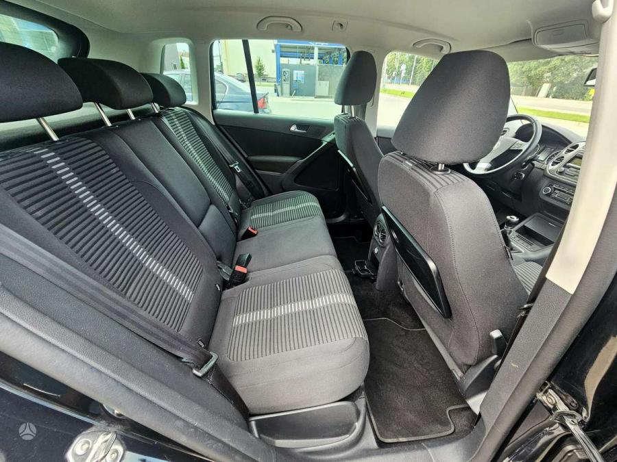 Melns Volkswagen Tiguan 2010 Tauragė, ar dzinēja tilpumu 1.97 L un nobraukumu 255 tūkst. km par 4990 €, foto 12 vietnē AUTOMOTO.COM.LV