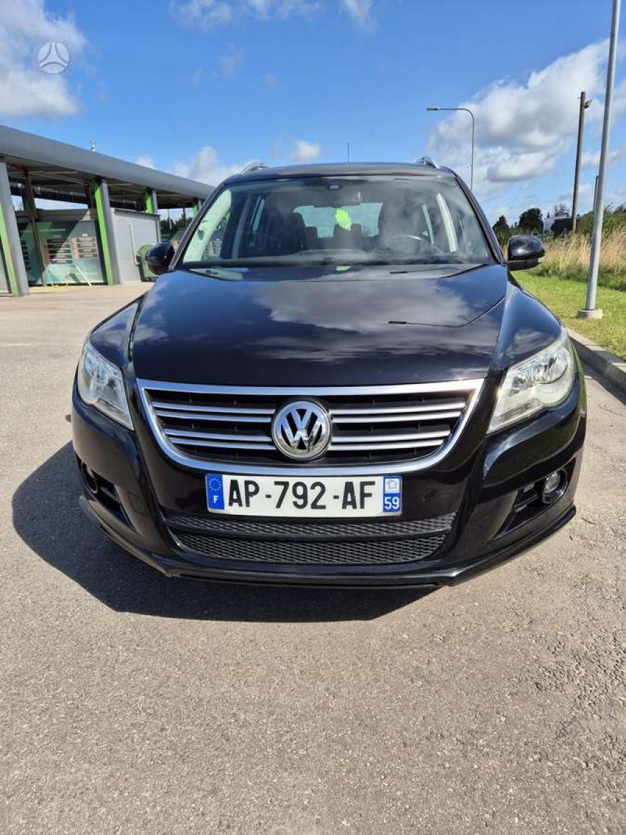 Black Volkswagen Tiguan 2010 in Utena, with an engine capacity of 2.00 L and mileage of 298 thousand km for 6700 €, photo 6 on AUTOMOTO.COM.LV