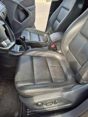 Black Volkswagen Tiguan 2010 in Utena, with an engine capacity of 2.00 L and mileage of 298 thousand km for 6700 €, photo 11 on AUTOMOTO.COM.LV
