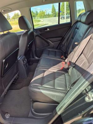 Black Volkswagen Tiguan 2010 in Utena, with an engine capacity of 2.00 L and mileage of 298 thousand km for 6700 €, photo 14 on AUTOMOTO.COM.LV
