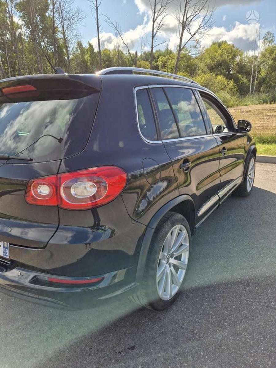 Black Volkswagen Tiguan 2010 in Utena, with an engine capacity of 2.00 L and mileage of 298 thousand km for 6700 €, photo 15 on AUTOMOTO.COM.LV
