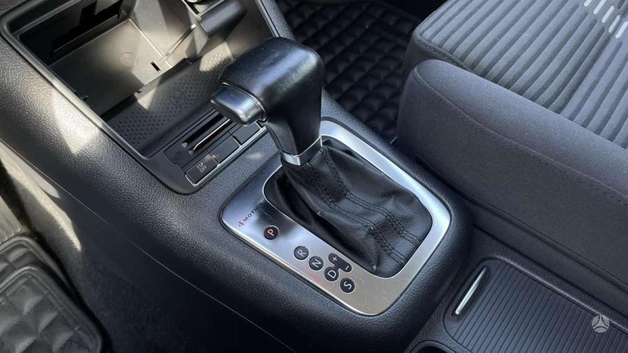 Black Volkswagen Tiguan 2010 in Marijampole, with an engine capacity of 1.97 L and mileage of 232 thousand km for 6490 €, photo 3 on AUTOMOTO.COM.LV
