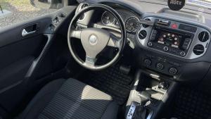 Black Volkswagen Tiguan 2010 in Marijampole, with an engine capacity of 1.97 L and mileage of 232 thousand km for 6490 €, photo 4 on AUTOMOTO.COM.LV