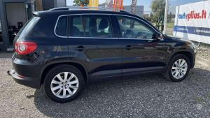 Black Volkswagen Tiguan 2010 in Marijampole, with an engine capacity of 1.97 L and mileage of 232 thousand km for 6490 €, photo 8 on AUTOMOTO.COM.LV