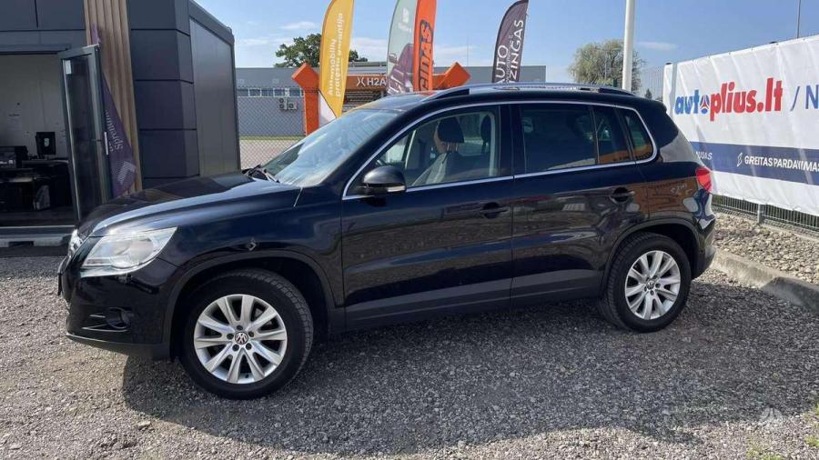 Black Volkswagen Tiguan 2010 in Marijampole, with an engine capacity of 1.97 L and mileage of 232 thousand km for 6490 €, photo 13 on AUTOMOTO.COM.LV