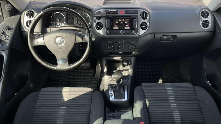 Black Volkswagen Tiguan 2010 in Marijampole, with an engine capacity of 1.97 L and mileage of 232 thousand km for 6490 €, photo 14 on AUTOMOTO.COM.LV