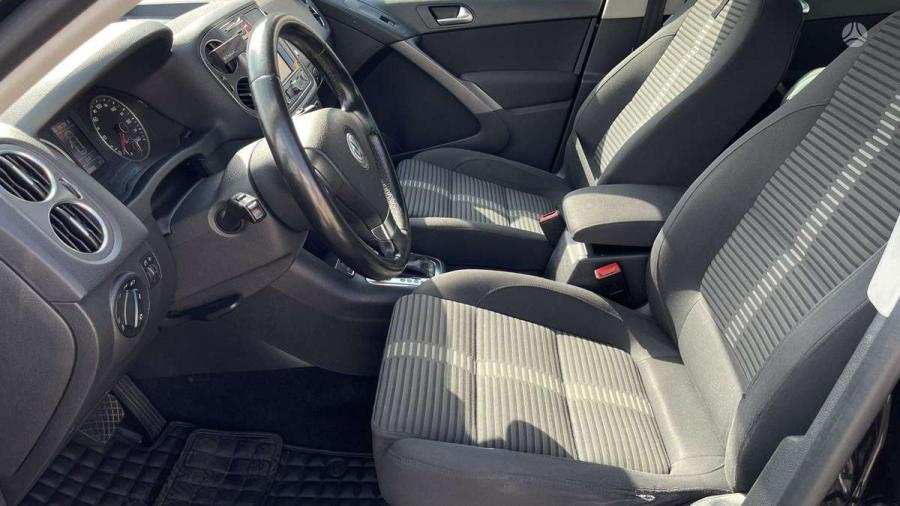 Black Volkswagen Tiguan 2010 in Marijampole, with an engine capacity of 1.97 L and mileage of 232 thousand km for 6490 €, photo 15 on AUTOMOTO.COM.LV