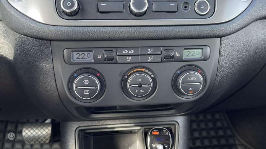 Black Volkswagen Tiguan 2010 in Marijampole, with an engine capacity of 1.97 L and mileage of 232 thousand km for 6490 €, photo 22 on AUTOMOTO.COM.LV